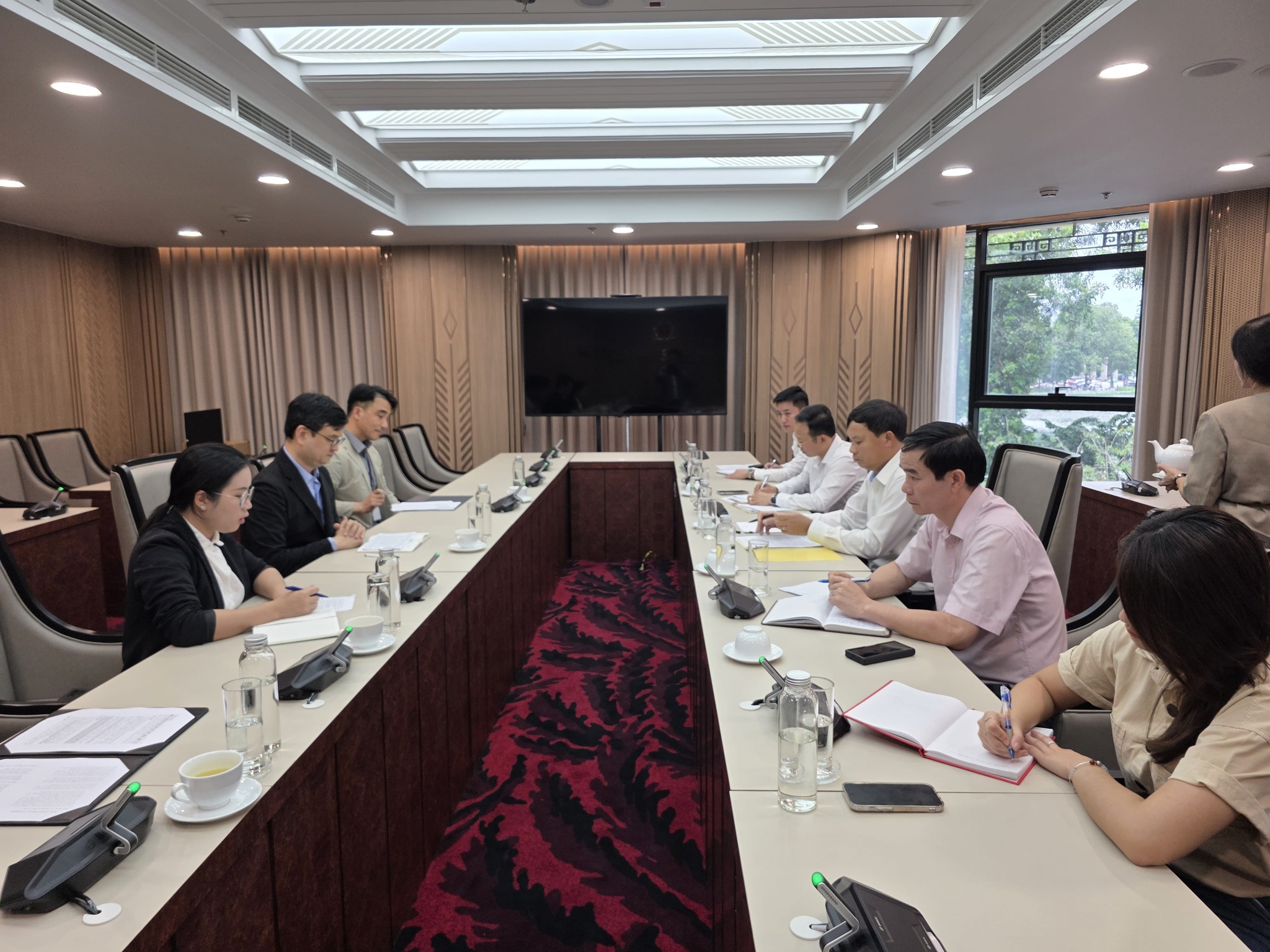 Tổng lãnh sự Đại sứ quán Hàn Quốc tại Việt Nam ông Chang Ho Seung có ...